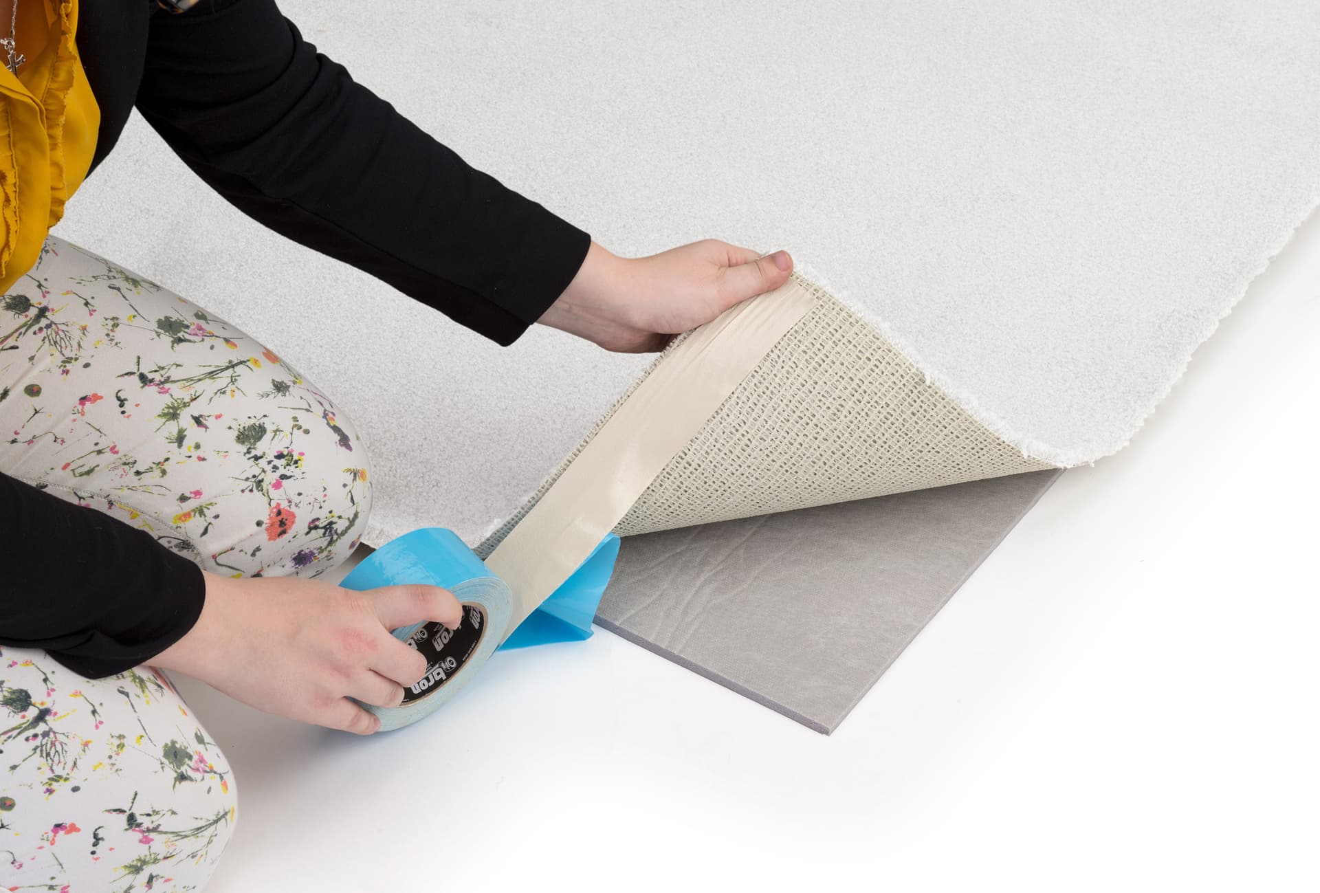 10’ x 20’ White Trade Show Carpet Roll | (4) 5' x 10' Strips | Displays2Go