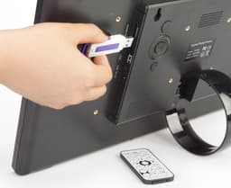 18.5" Digital Photo Frame - Countertop or Wall Mount | Displays2Go