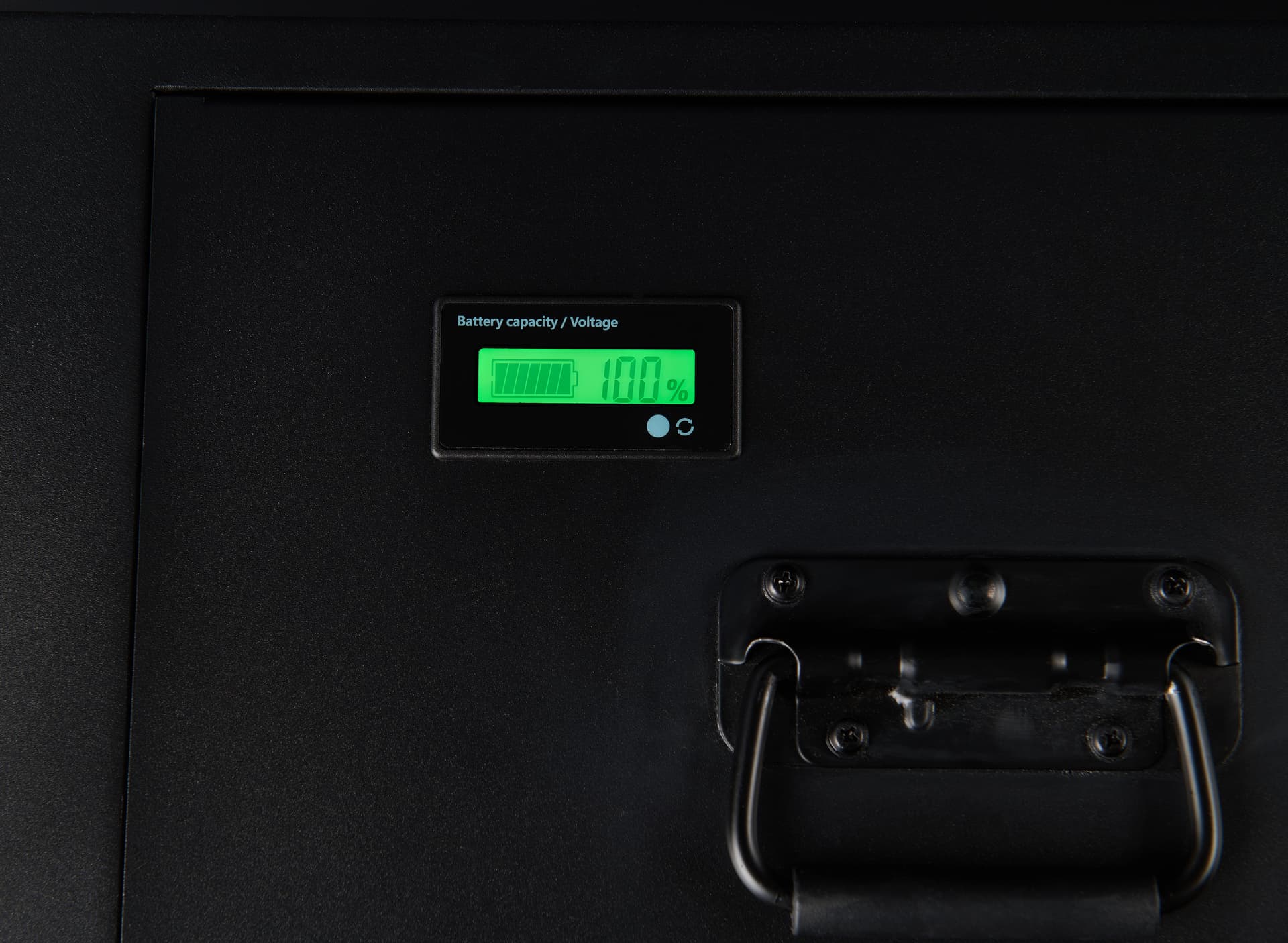 Portable Outdoor Digital Signage | 43 " LCD Screen | Displays2Go