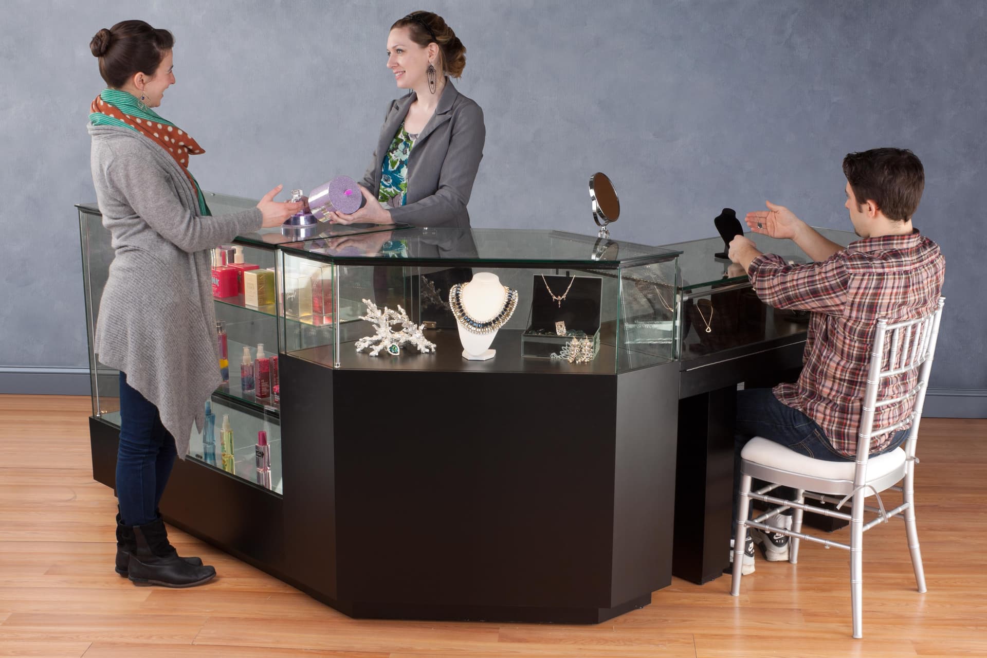 LED Lit Jewelry Counter - Quarter Vision | Displays2Go