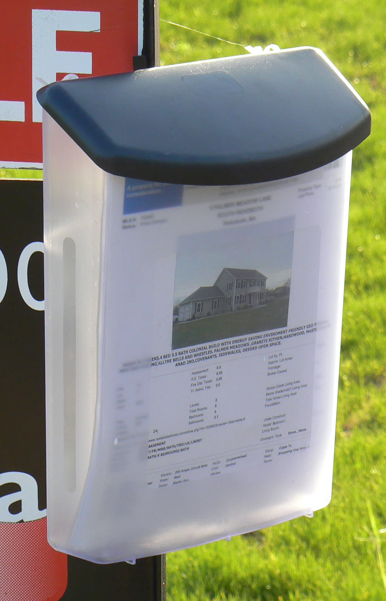 Outdoor Literature Dispenser | Outside Flyer Box with Lid | Displays2Go