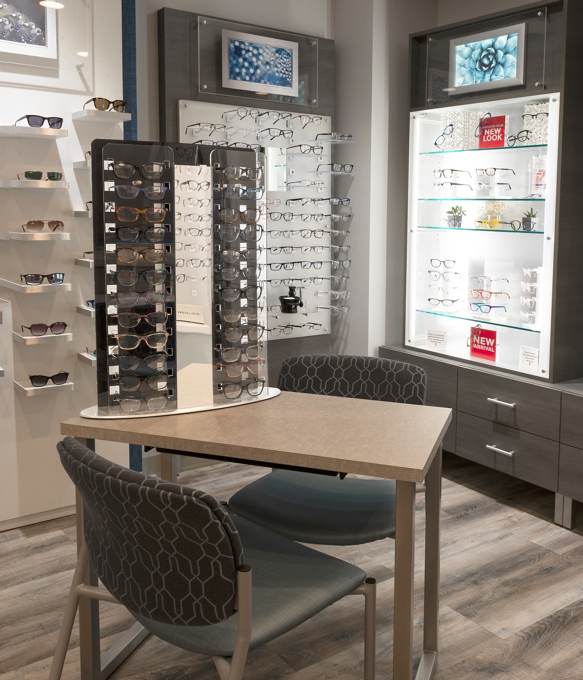 Retail Eyeglass Frame Display | 24 Frame Capacity | Displays2Go